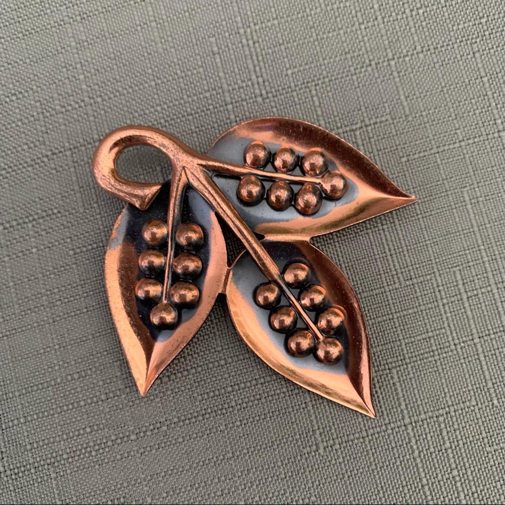 Vintage Leaf Design Copper Pin. - Gem